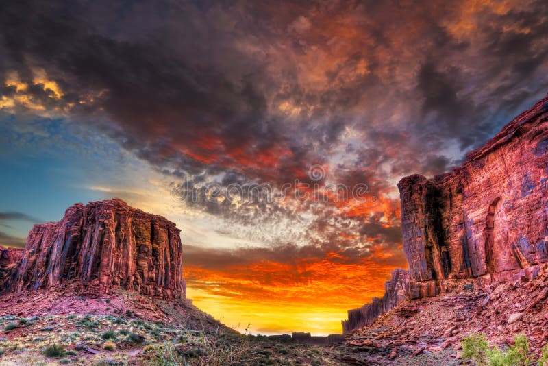 Sunset in the Utah Desert stock photo. Image of utah - 44279226