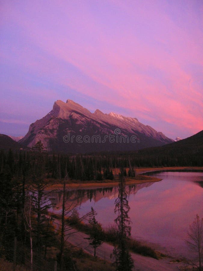 Sunset on Vermilion Lakes stock image. Image of colours - 2327259