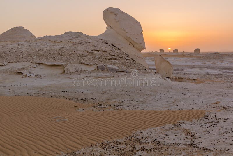 Sunset View of the Chalk Rock Formations in the White Desert, Egy Stock ...