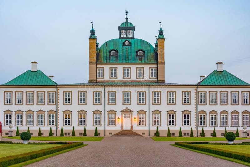 Sunset View of Fredensborg Slot Palace in Denmark Editorial Photo ...