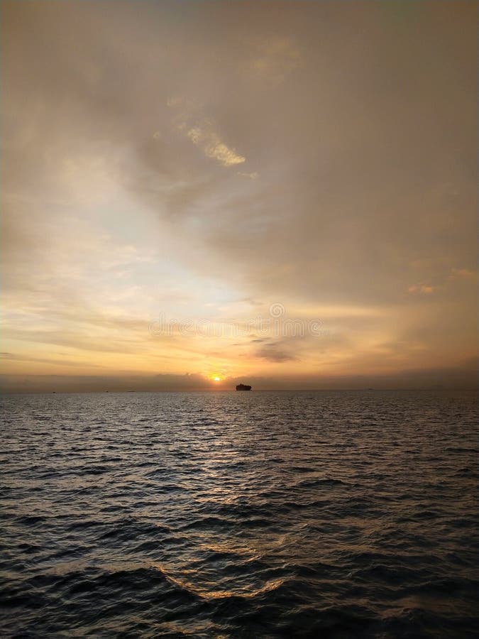 Sunset View from the Middle of the Ocean, Beautiful Sunset Stock Image ...