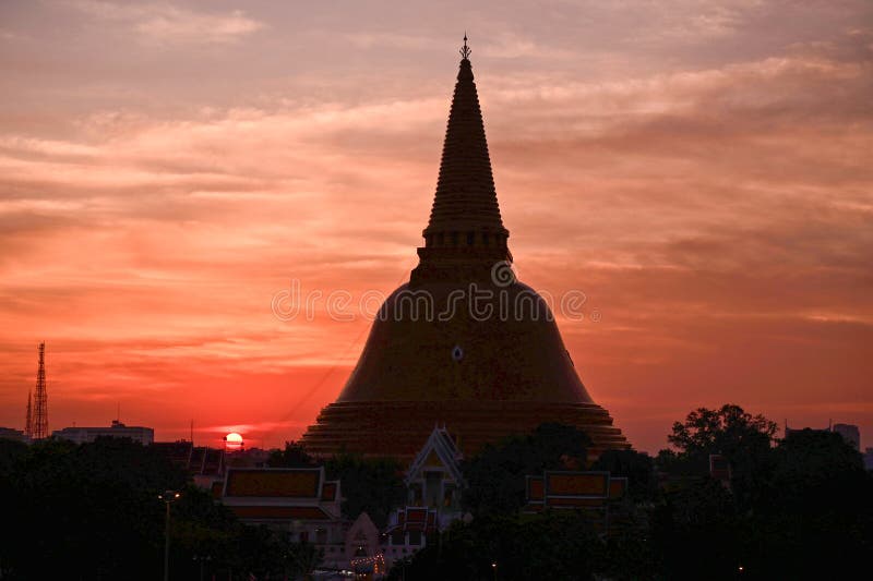 Phra Pathom Chedi in Nakhon Pathom Stock Image - Image of thai, chedi ...