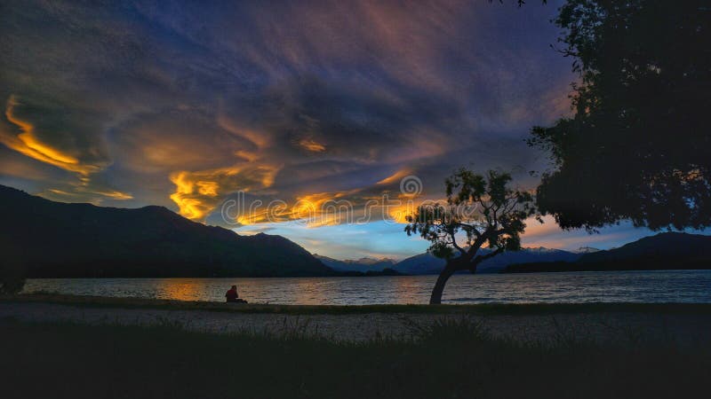 Sunset in Wanaka Lake, New Zealand Stock Photo - Image of zealand, lake ...
