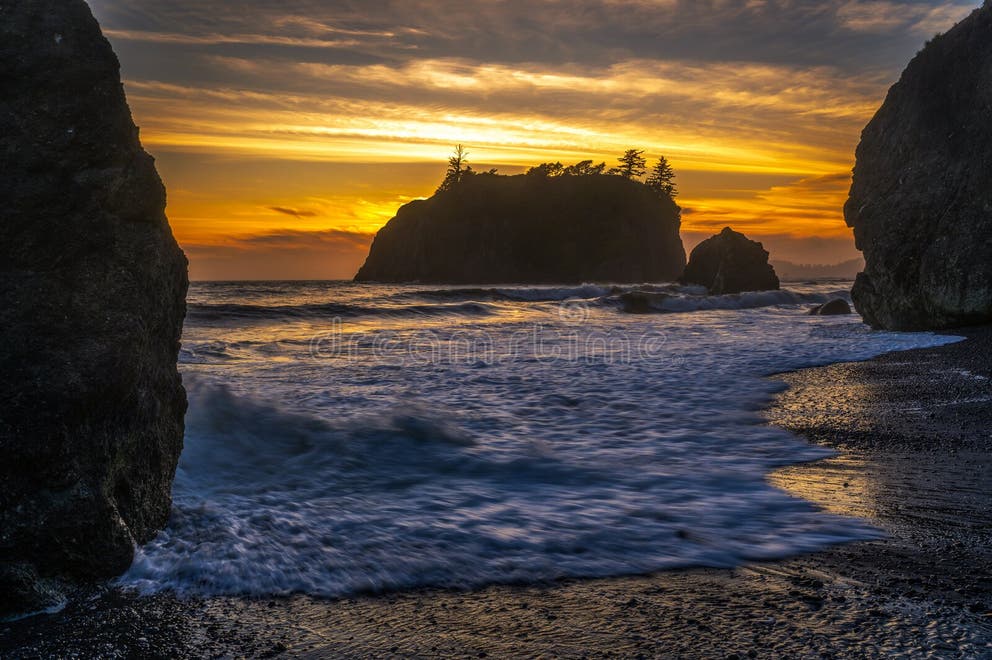 Sunset Waves and Sea Stacks at Ruby Beach, Washington State Stock Photo ...