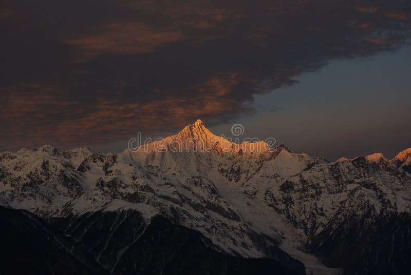 Sunshine in the Golden Snow Mountain Stock Photo - Image of morning ...