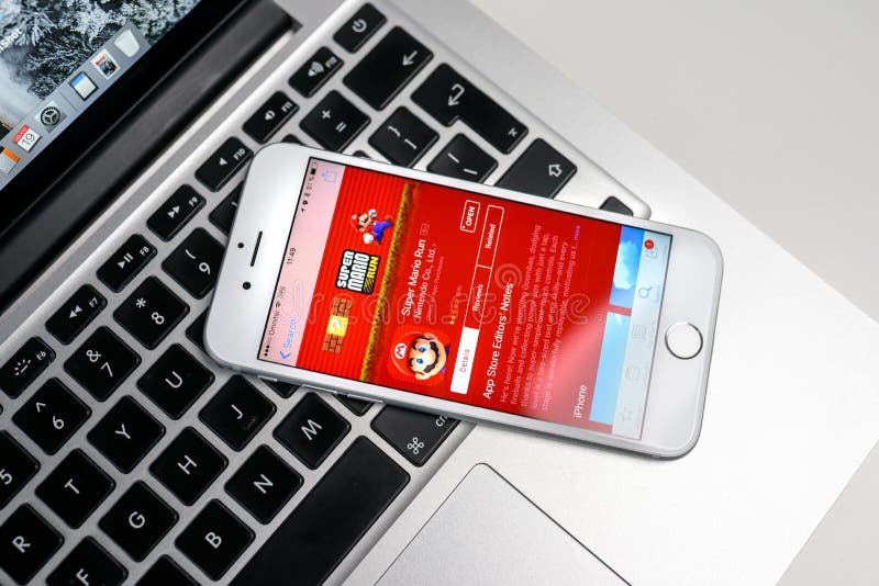 Super Mario Run Game on IPhone Editorial Image - Image of figure ...