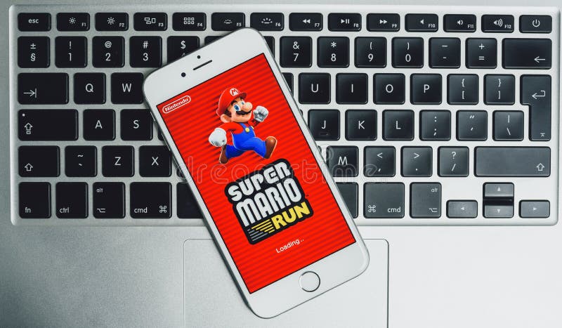 Super Mario Run Game on IPhone Editorial Stock Photo - Image of luigi ...