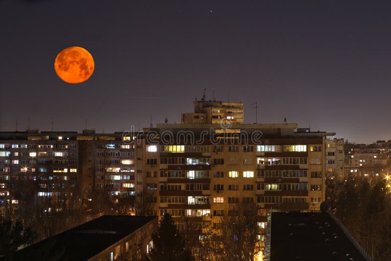 Super moon in romania editorial image. Image of metropolis - 109132170