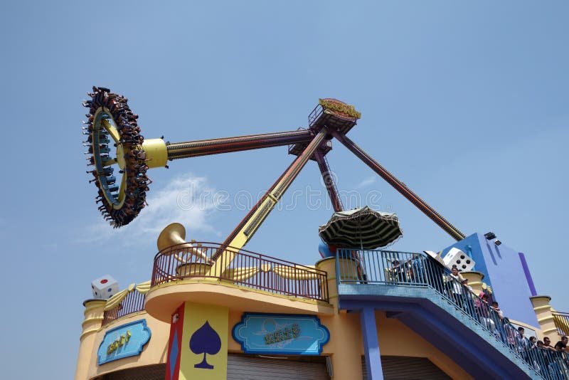 Gek Huis in Mirabilandia stock afbeelding. Image of vermaak - 19397529