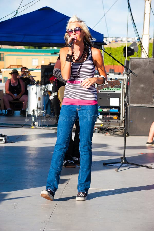 Superchick lead Singer editorial image. Image of action - 14076135