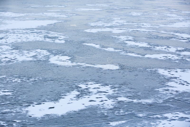Superficie De Un Lago Congelado Foto de archivo - Imagen de clima ...