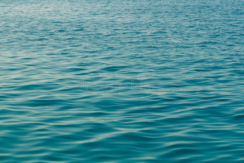 Superficie del mare calmo fotografia stock. Immagine di purezza - 70783746