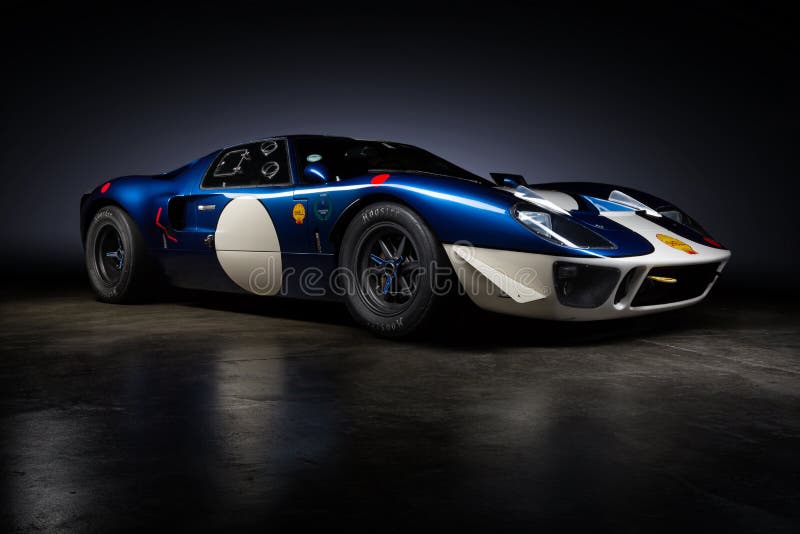 Friendship of Cat and Mouse Stock Illustration - Illustration of draw ...