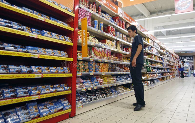 Supermarket shopper editorial photography. Image of consumerism - 19041017