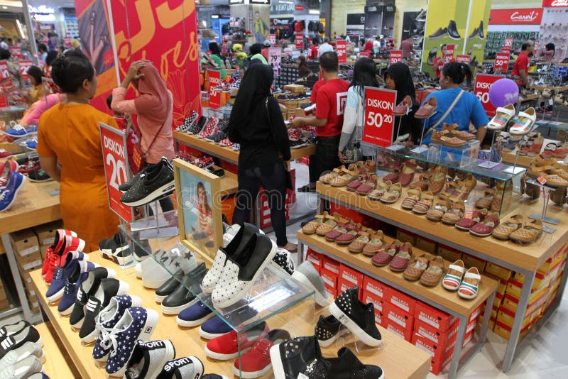 Supermarket editorial photography. Image of central, selling - 72305372