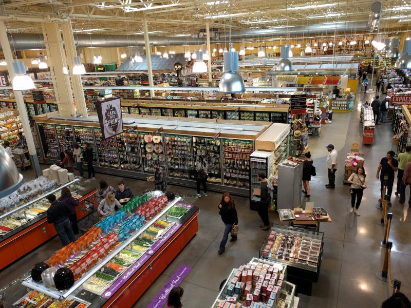 Supermarkt Innen, Leerer Warenkorb Stockfoto - Bild von supermarkt ...