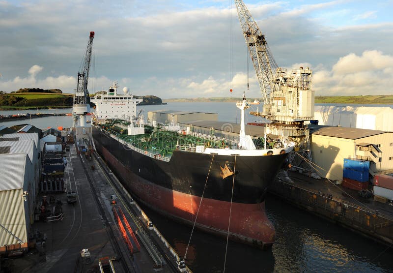 Supertanker docking down stock image. Image of cargo - 21792665