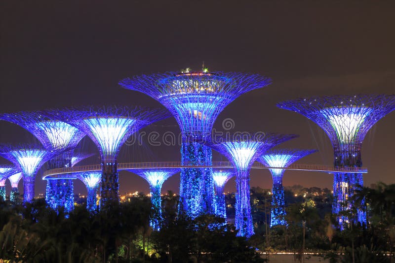 Supertree Grove Singapore editorial image. Image of destination - 43121830