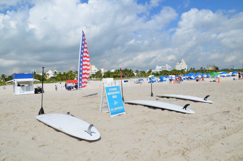 Surf Sulla Spiaggia, Miami Beach Fotografia Stock Editoriale - Immagine ...