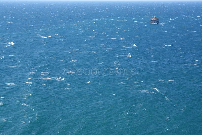 Surface bleue d'eau de mer image stock. Image du marin - 40549559