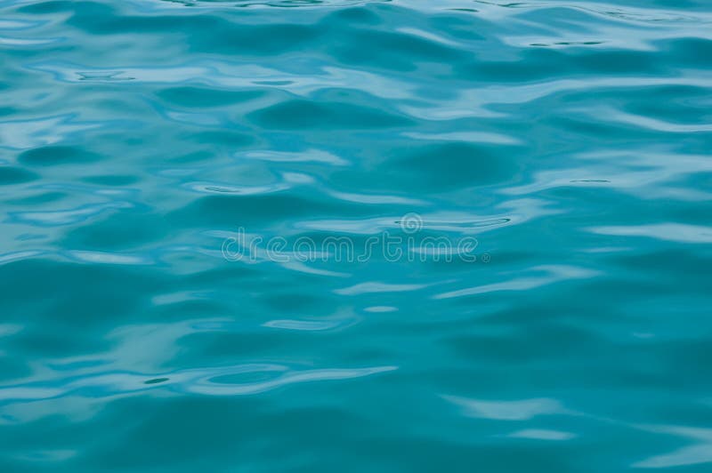Surface d'eau de mer photo stock. Image du ondulation - 17540928