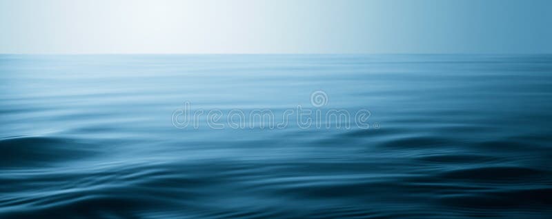 Surface de l'eau image stock. Image du liquide, vert - 12124511