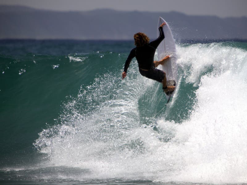 Pro Surfer Reubyn Ash Surfing in Hawaii Editorial Image - Image of paul ...