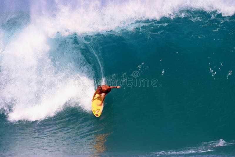 Surfing the Pipeline in Hawaii Editorial Image - Image of hawaii ...