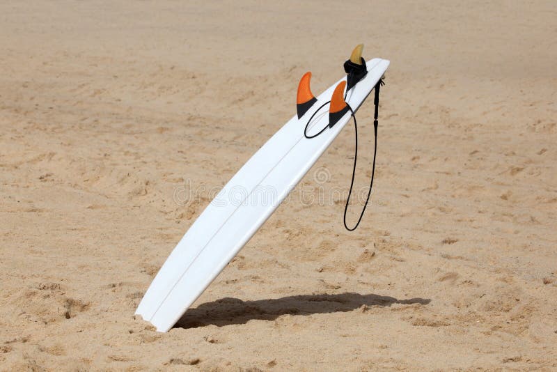 Surfplank stock foto. Image of strand, sportief, surfen - 37837382