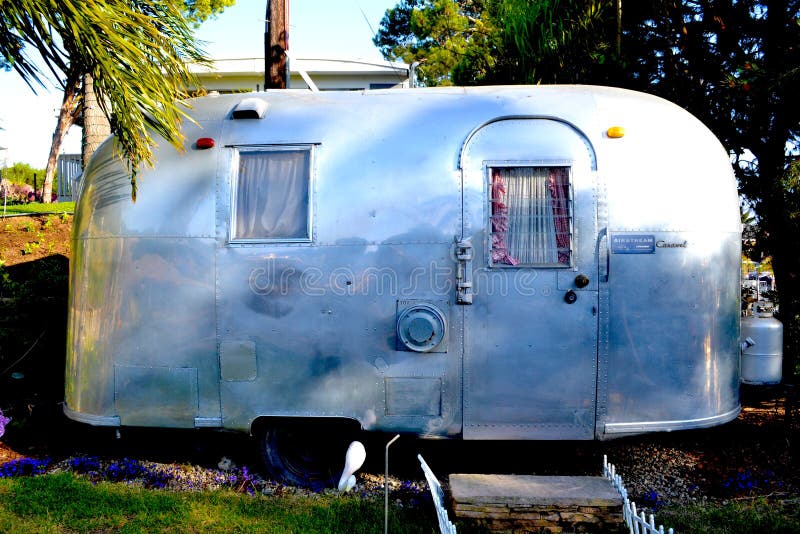 Surfstream editorial photo. Image of trailer, ocean, surfer - 88009221