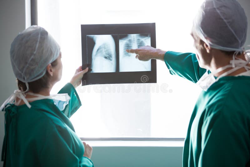 Surgeons Examining X-ray in Operation Room at Hospital Stock Photo ...