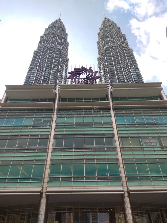 Suria KLCC editorial stock image. Image of lumpur, commerce - 104822989