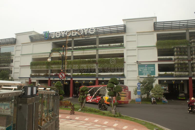 Suroboyo Bus Enter the Terminal Intermoda Joyoboyo As the Next Stop ...