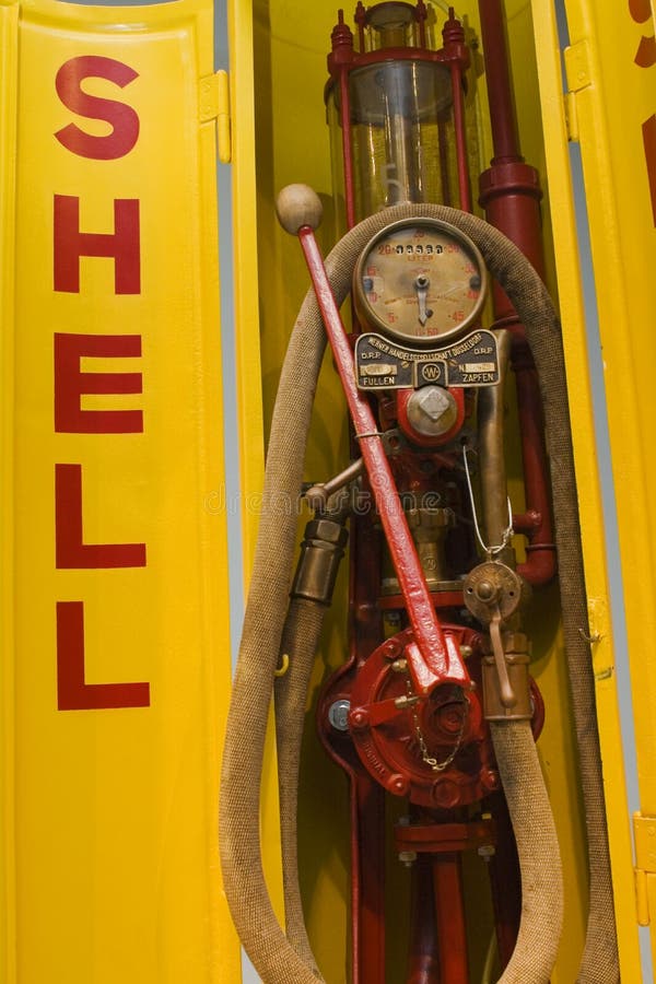 Surtidor De Gasolina De La Vendimia Del Shell Foto editorial - Imagen ...