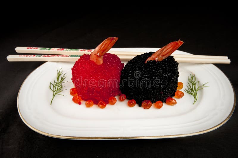 Sushi Com Ovas De Peixe Vermelhas E Pretas Imagem de Stock - Imagem de ...