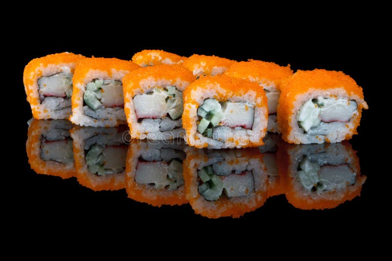 Sushi com ovas imagem de stock. Imagem de preto, rolo - 25638211