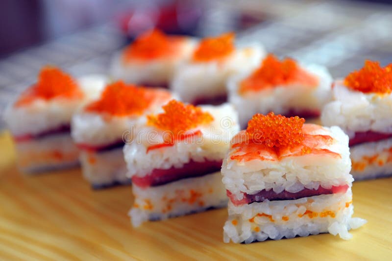 Sushi De Atum Isolado Em Fundo Branco Foto de Stock - Imagem de jantar ...