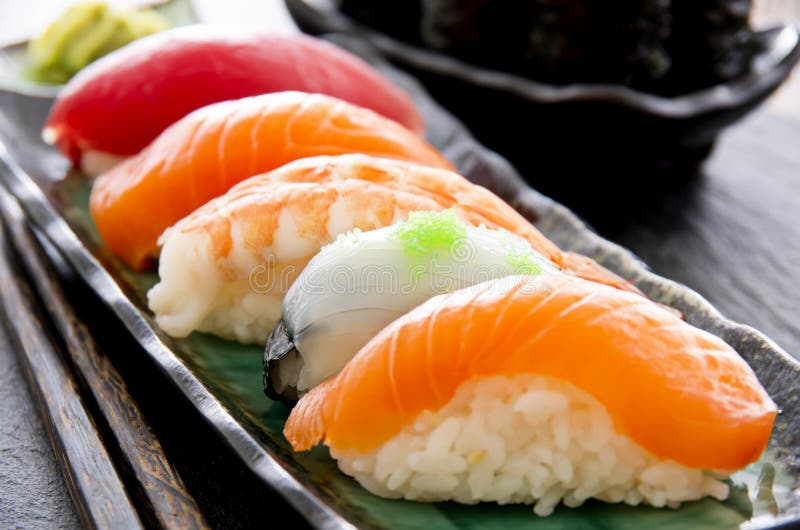 Sushi De Plat Japonais Traditionnel Image stock - Image: 35127401