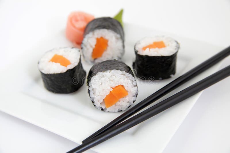 Sushi met rijst en wortel stock foto. Image of vers, restaurant - 38508622