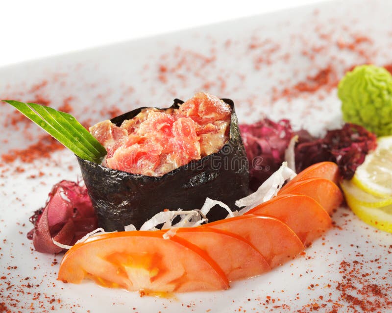 Sushi Picante De Gunkan Do Atum Foto de Stock - Imagem de verde, dieta ...