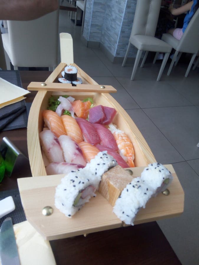 De Boot van sushi stock afbeelding. Image of aziatisch - 23229179