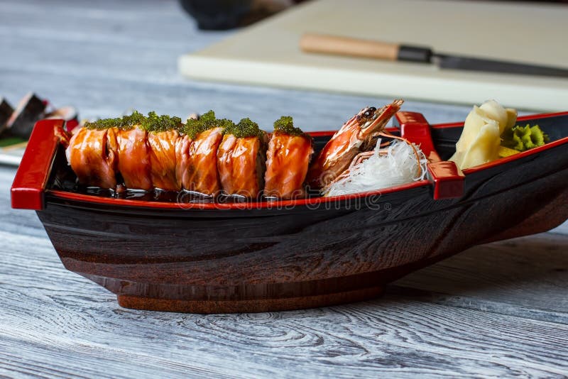 De Boot van sushi stock afbeelding. Image of aziatisch - 23229179