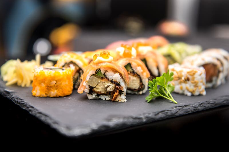 Rullar sushi arkivfoto. Bild av bakgrund, banta, sunt - 44045822