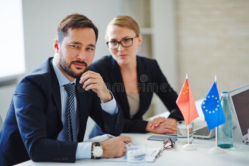 11,429 Suspicacia Fotos de stock - Fotos libres de regalías de Dreamstime