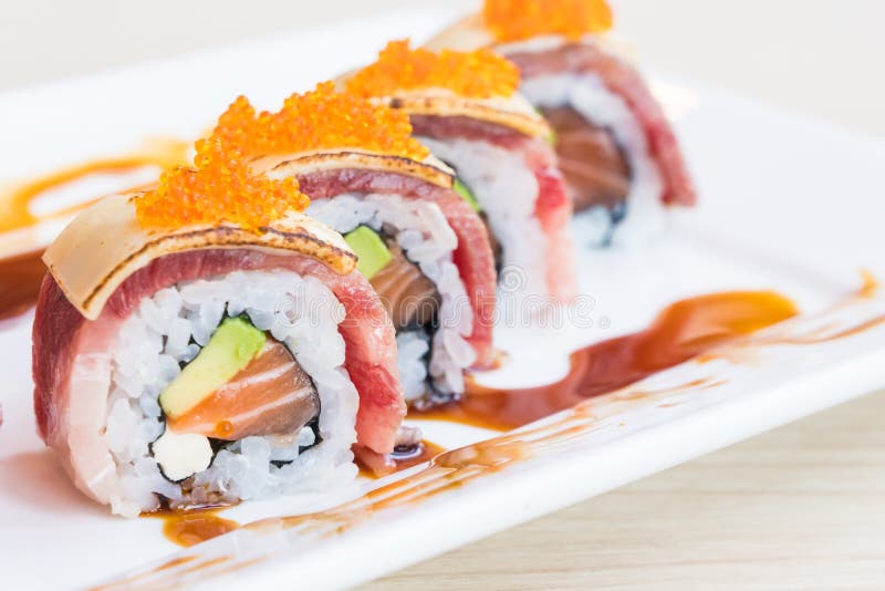 Suszi zdjęcie stock. Obraz złożonej z ryż, smakosz, rolka - 94155848