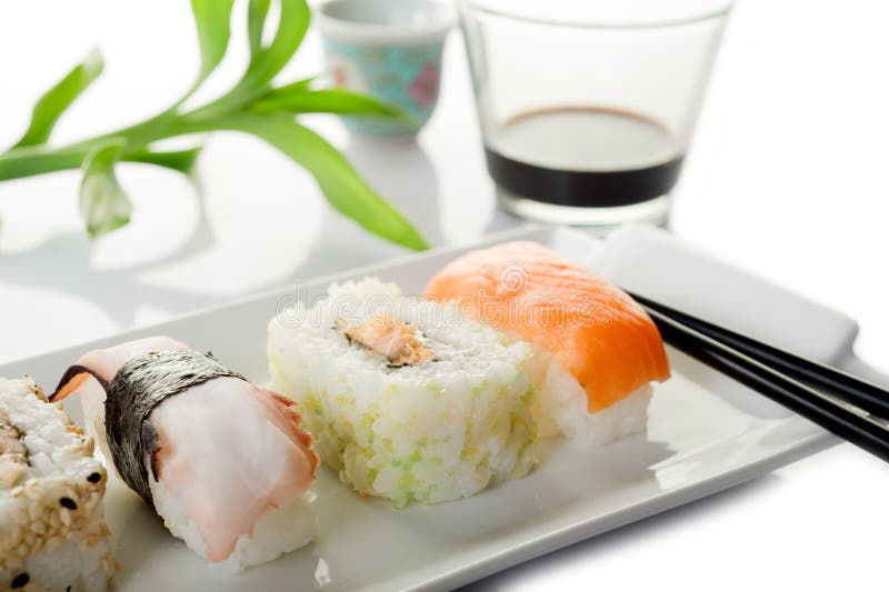 Suszi zdjęcie stock. Obraz złożonej z zdrowy, orientalny - 19536352