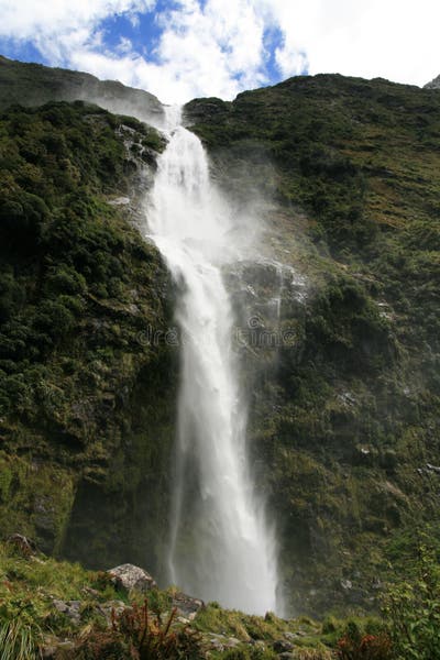 Sutherland Falls stock image. Image of falls, cliff, spray - 16622163