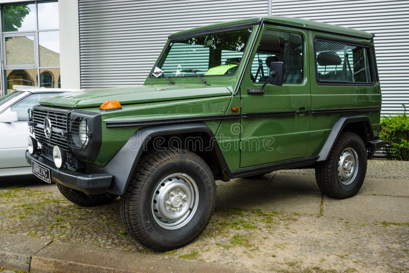 SUV De Luxe Normal Mercedes-Benz 230GE (W460) Image stock éditorial ...