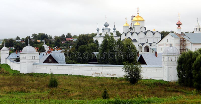 Suzdal, Cremlino immagine stock. Immagine di elencato - 76956557