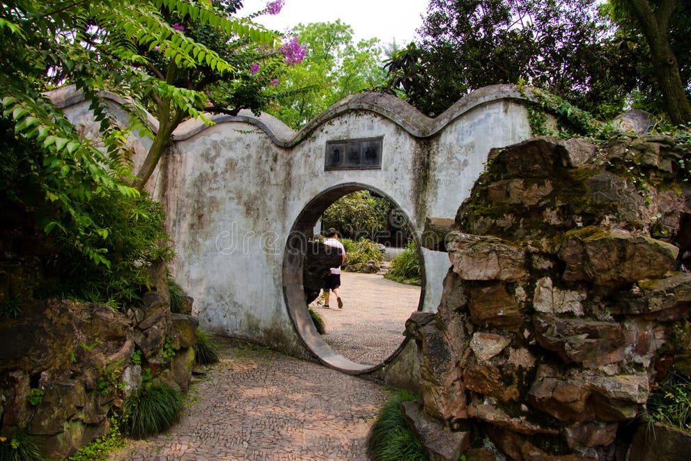 Suzhou Garden Round Gate stock photo. Image of gate, round - 26898594